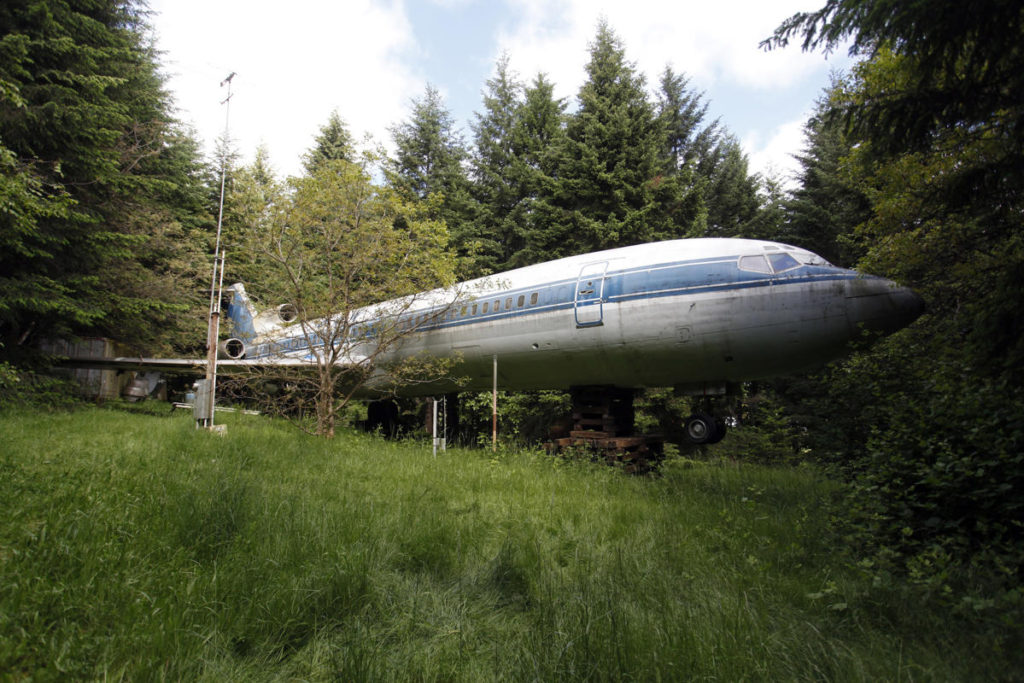 Engineer Turns a Boeing Jet Into a Fully-Functional Home -Photos ...